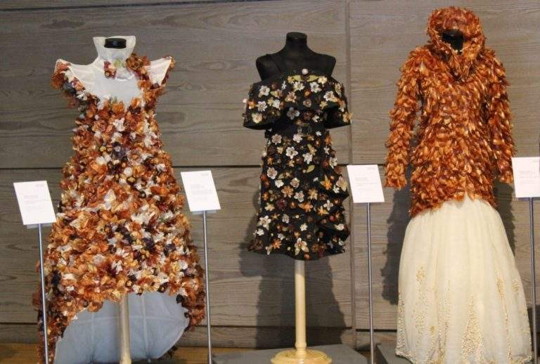 Abiti di verdure: la mostra "Verduras de Moda" a Madrid - Il Caffè ...